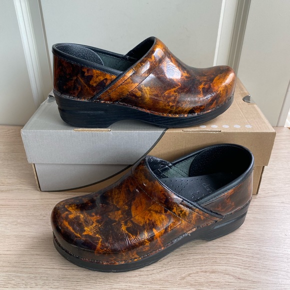 Dansko | Shoes | Dansko Women Professional Clogs Metallic Leaf Print ...